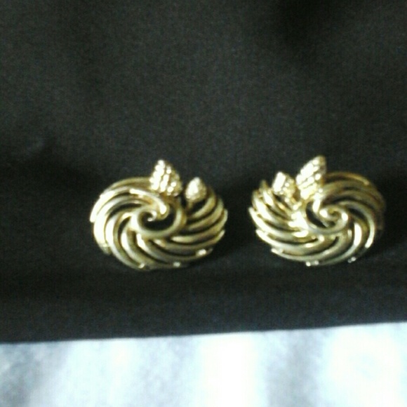 Lisner Jewelry | Jewelry | Vintage Lisner Screwback Earrings | Poshmark